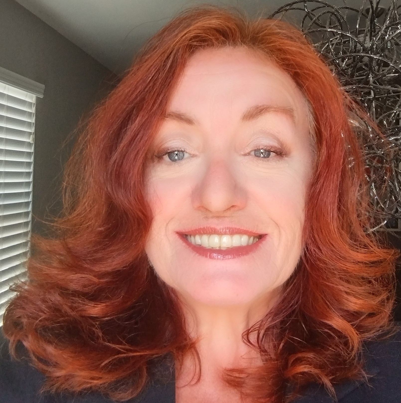 The Girl Club: Get to Better Know Eileen Breen, Dezart Performs ...